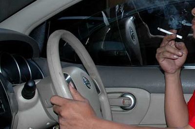 Begini Cara Menghilangkan Bau Rokok Yang Menempel di Interior Mobil