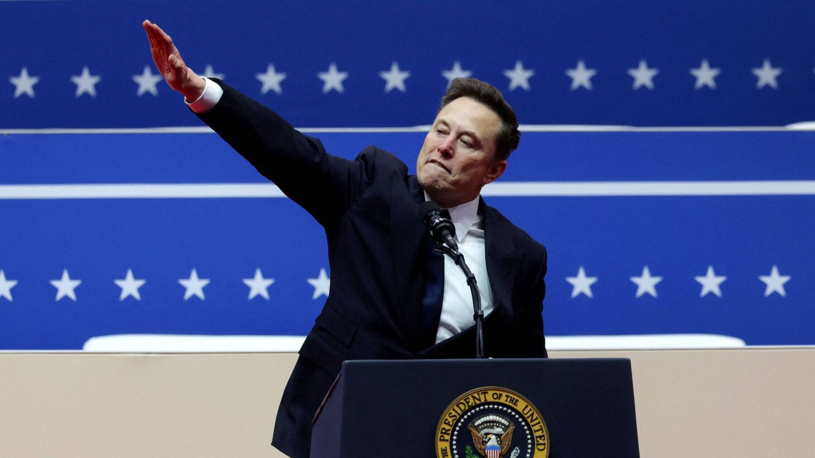 La fuga de diseñadores clave y la caída libre de las ventas empujan a ...