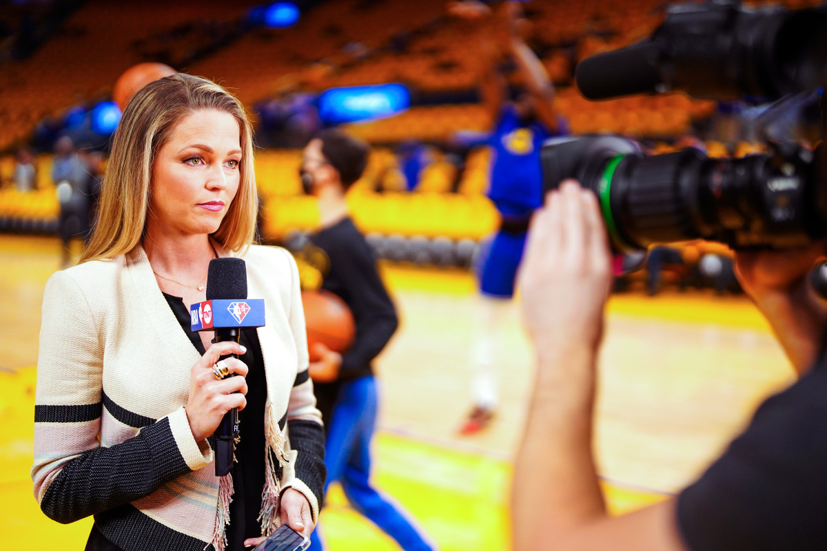 NBA Sideline Reporter Allie LaForce Turns Heads During Lakers Game