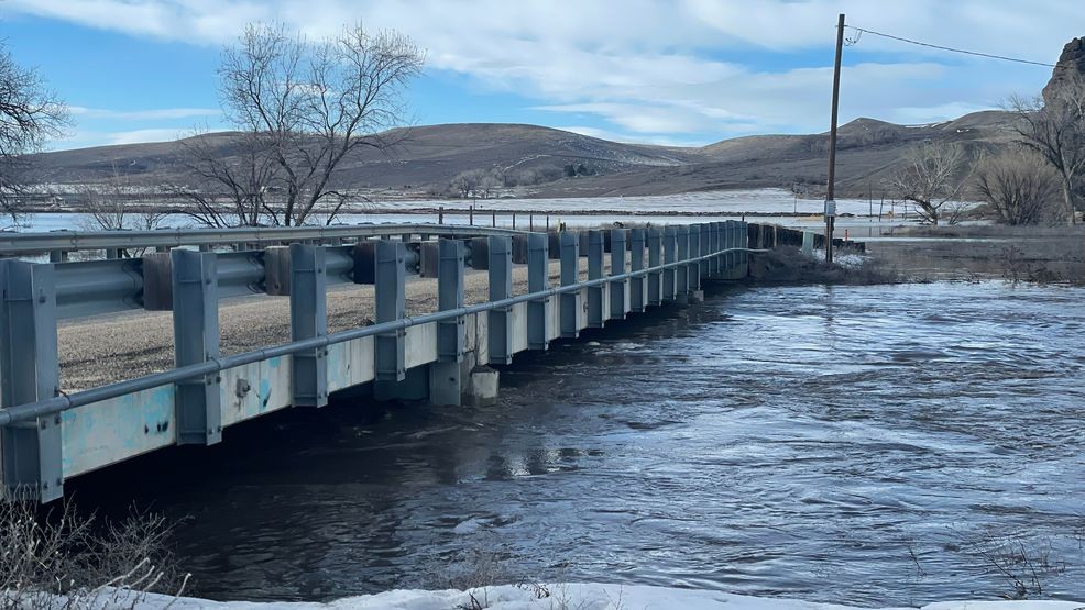 Malheur River reaches major flood stage, threatening Vale and ...