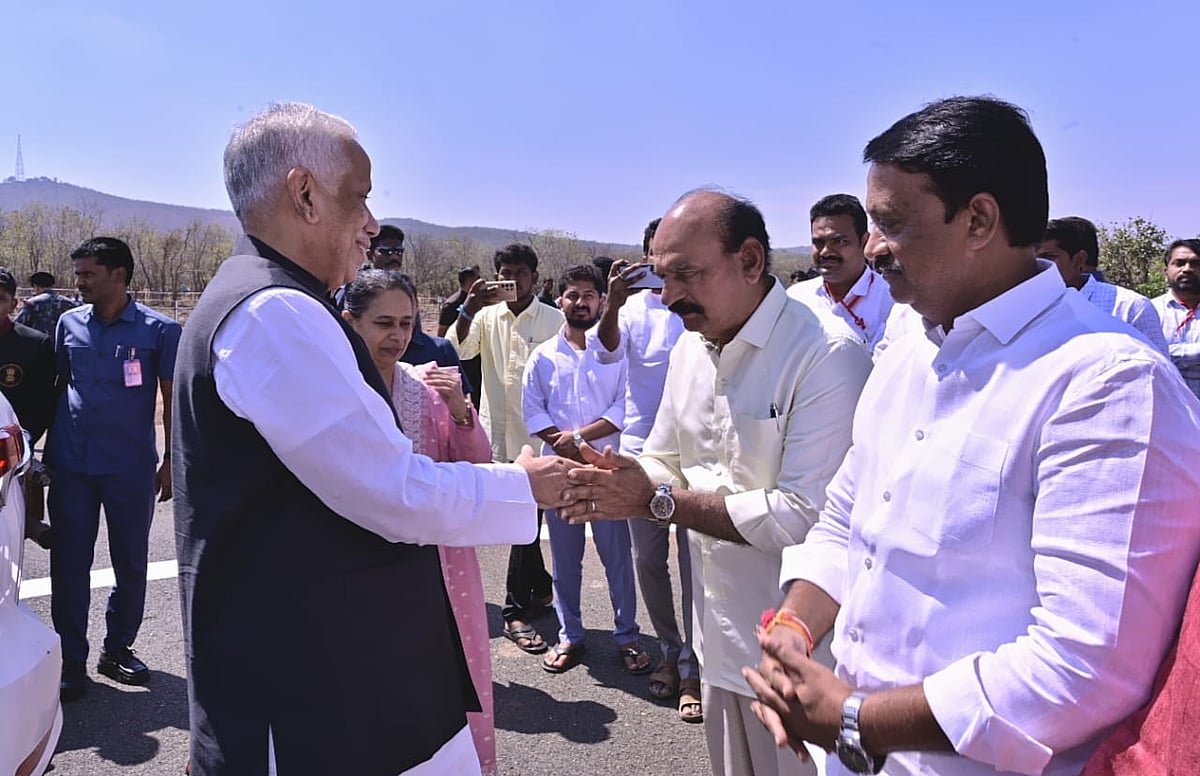 Governor Abdul Nazeer offers prayers at Srisailam temple