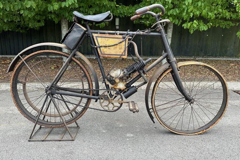 125-year-old bicycle made in Coventry to go under the hammer in March
