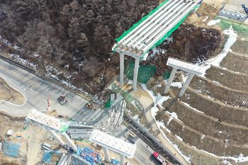 Bridge collapse victims' families grieve as investigations get underway