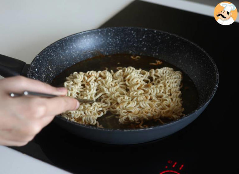 How to cook buldak habanero lime noodles, marinated chicken recipe!