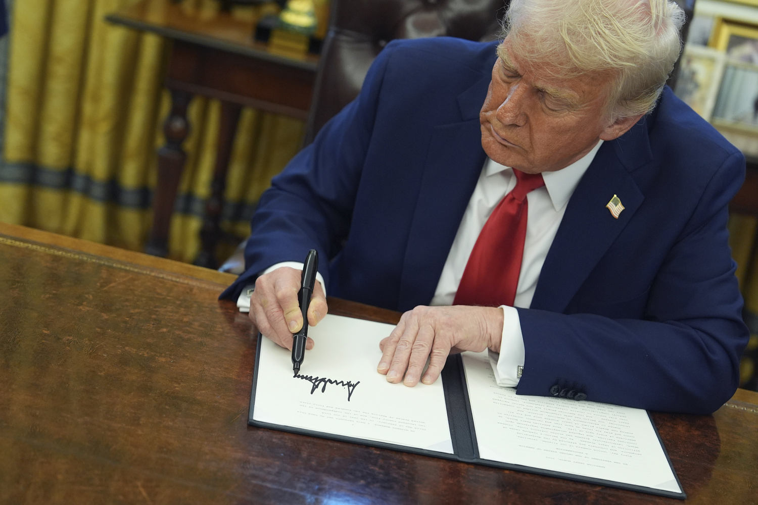 Trump keeps toying with a third term — even though the Constitution ...