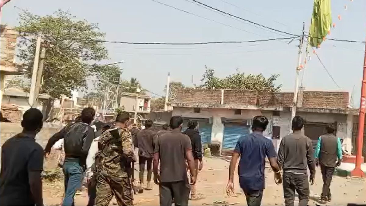Jharkhand: Violent Clash Between Two Groups In Hazaribagh, Videos Show ...