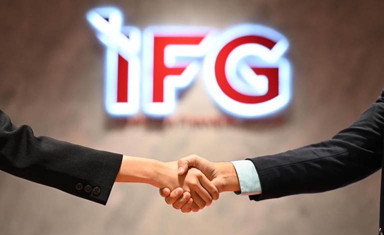 Menyambut Ramadan & HUT ke-5, IFG Bagikan Ratusan Paket Sembako