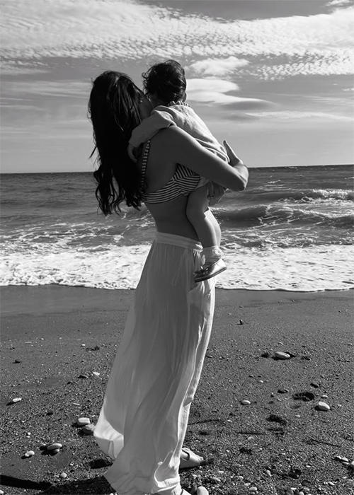 Kilkenny Rose Sinéad de Butléir announces baby news in very special place