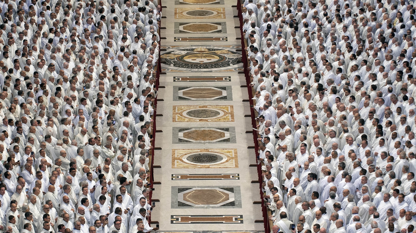 El camarlengo, la figura clave en la transición papal