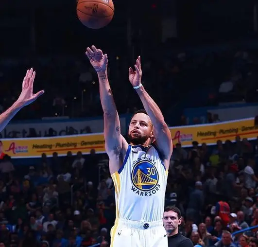 库里生涯第6个赛季收获首冠，他前面5个赛季成就如何？不愧超巨