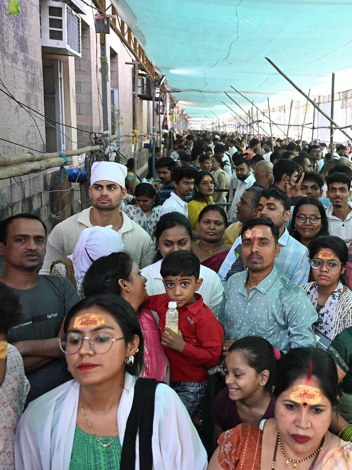 Mumbai's Babulnath Temple Sees Devotees In Large Numbers Gathered To ...