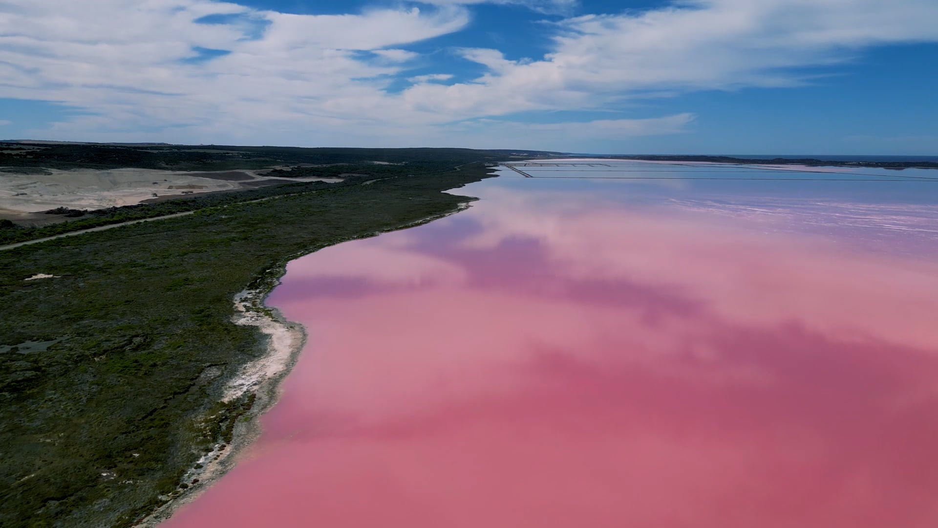 Przeleć nad laguną Pink Hutt w Australii i podziwiaj zachwycające ...