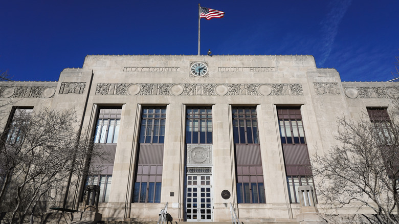 The Underrated Riverside Missouri City With Historic Sites, A Lively ...