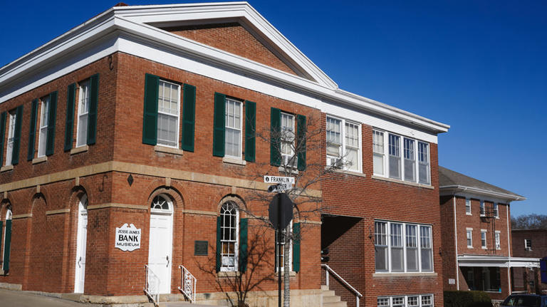 The Underrated Riverside Missouri City With Historic Sites, A Lively ...