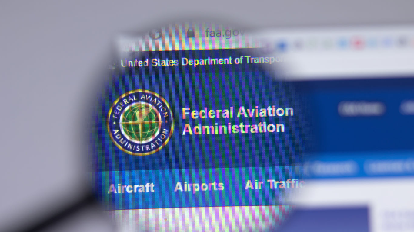 FAA Agrees to Use Elon Musk’s Starlink to Upgrade US Airspace Networks