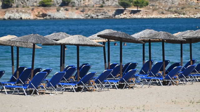 MyCoast: 5.500 καταγγελίες για αυθαιρεσίες στις ελληνικές παραλίες - Ποιες περιοχές κρατούν τα ...