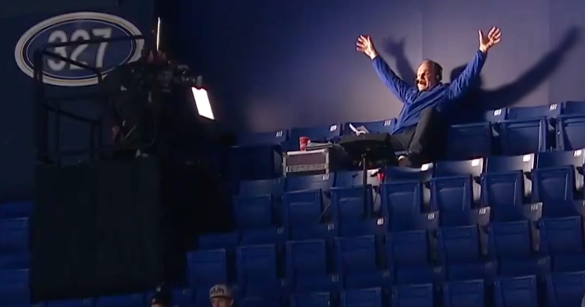 Rob Ray’s move after taking puck to the face leaves fans laughing