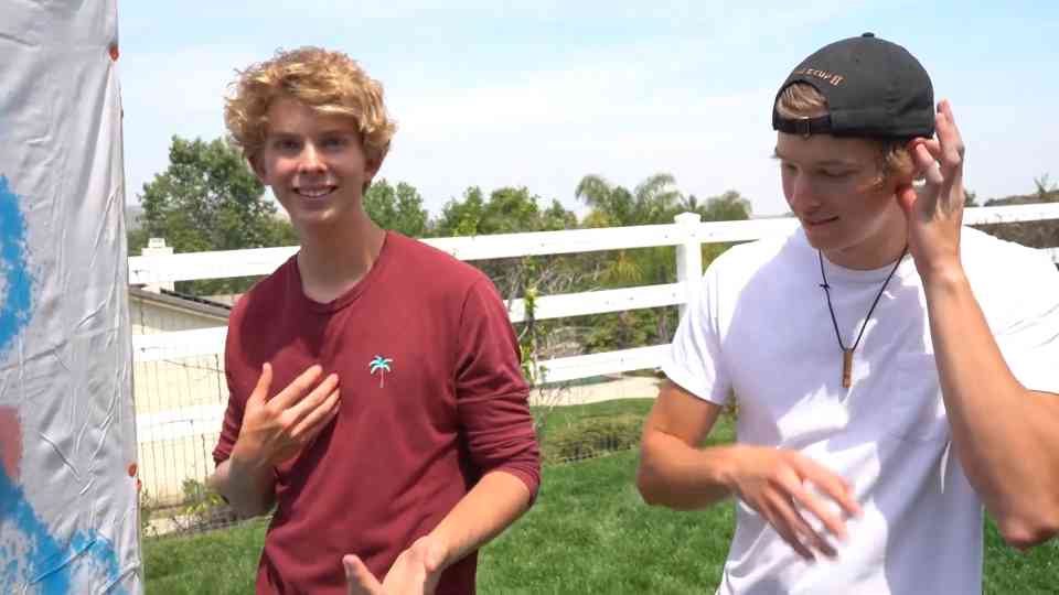 Super Soaker PAINT Gun Pictionary!! WINNER GETS $1000