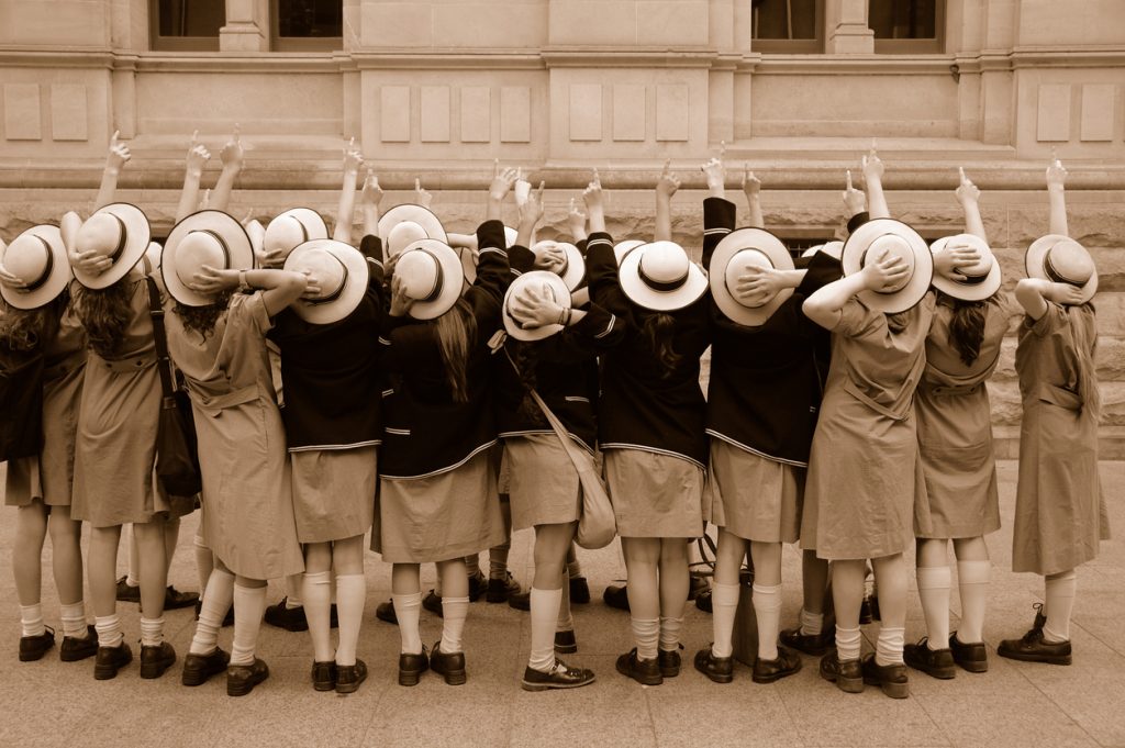 Strict Dress Codes from 1950s: The 11 Things That Were Prohibited