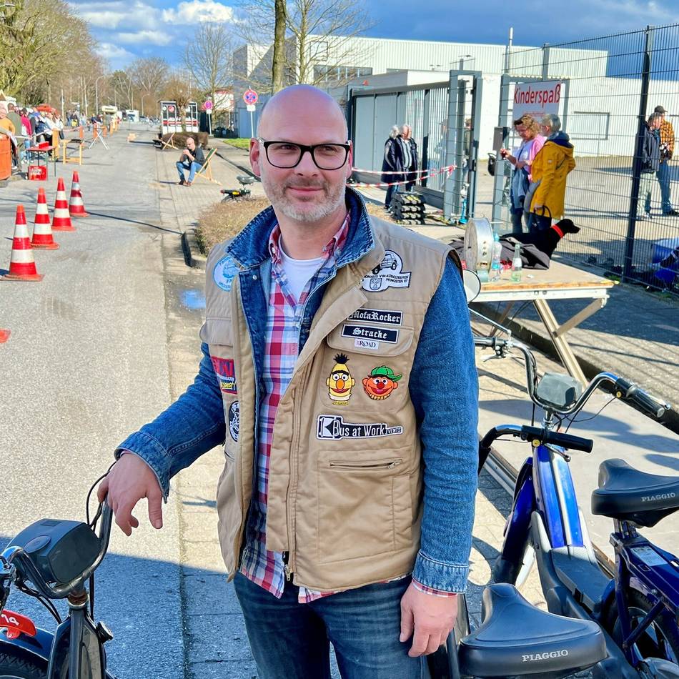 Premiere für Speedway-Rennen mit Mofas auf dem Eis