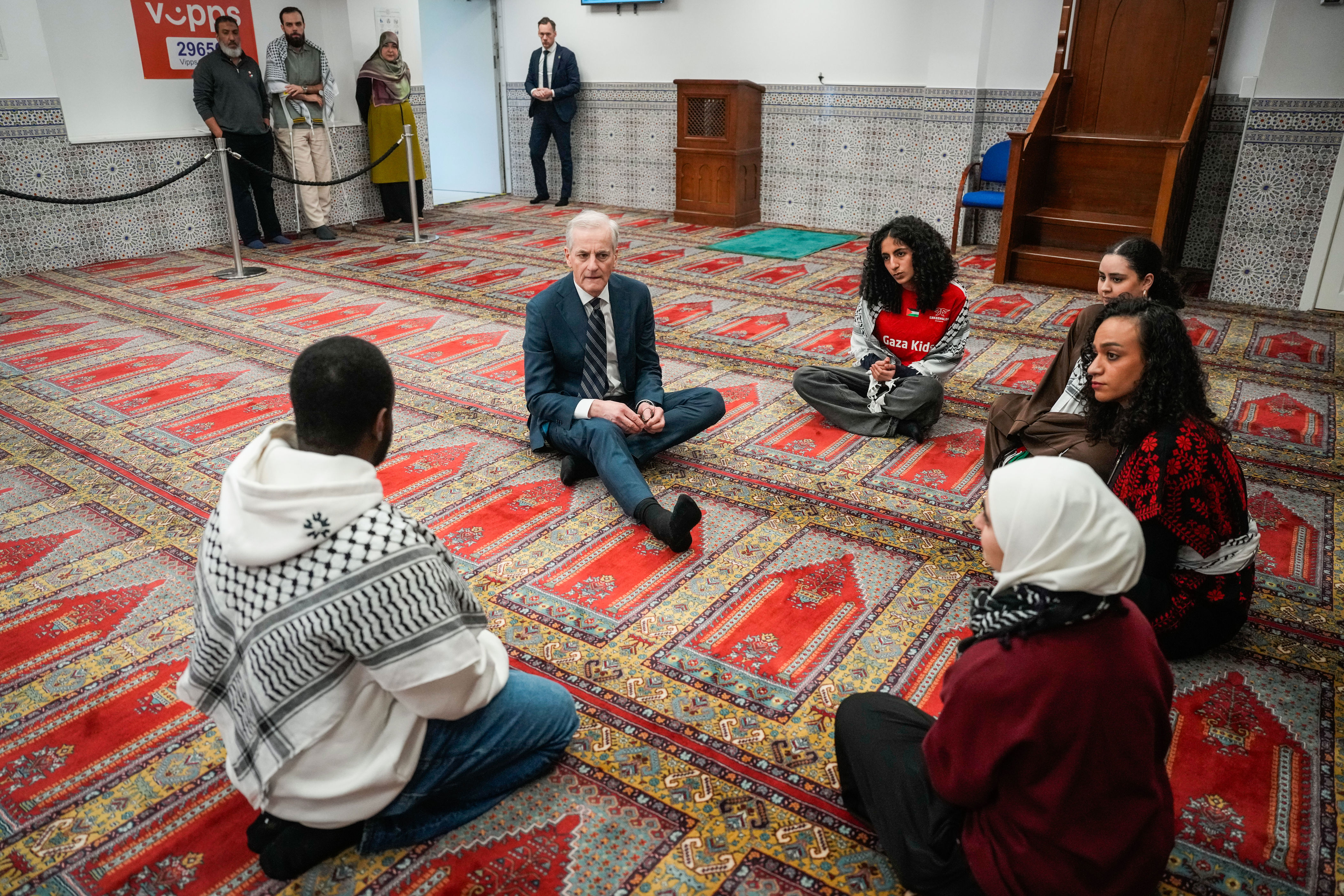 Støre besøkte Rabita-moskeen i Oslo