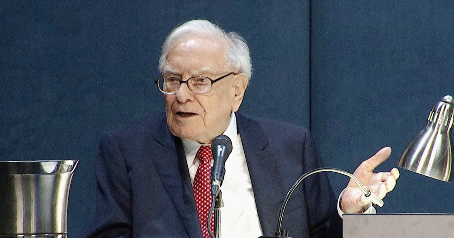 Warren Buffett: You don't need to attend college to be a great CEO—'I ...