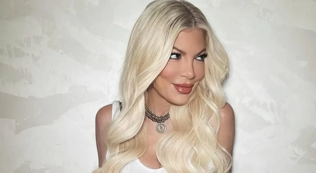 Tori Spelling Has No Idea How She's 'Still Living' After Bombshell ...