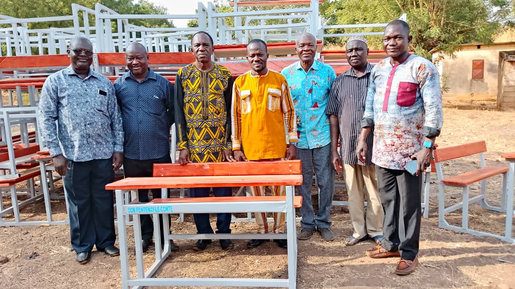 La CEB de Gaoua reçoit 57 tables bancs