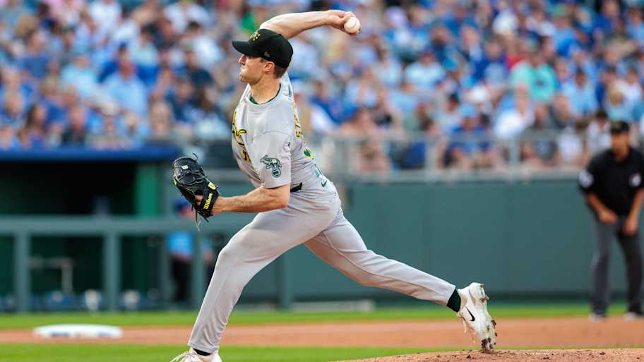 Arizona Diamondbacks Sign Former A's Right-Hander