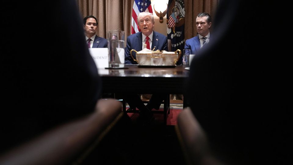 Trump memo tells federal agencies how to conduct mass layoffs