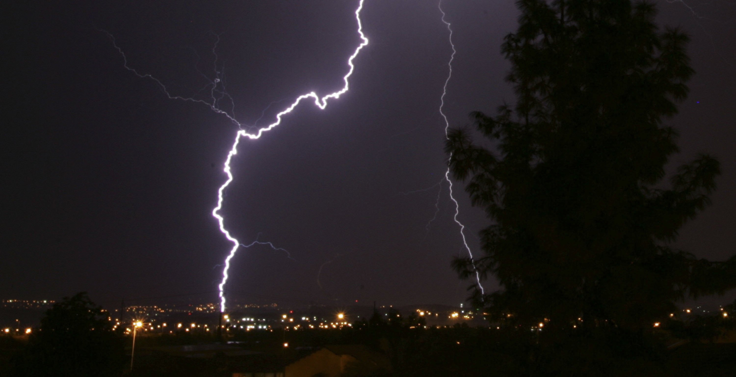 Consejos esenciales para mantenerte seguro durante una tormenta