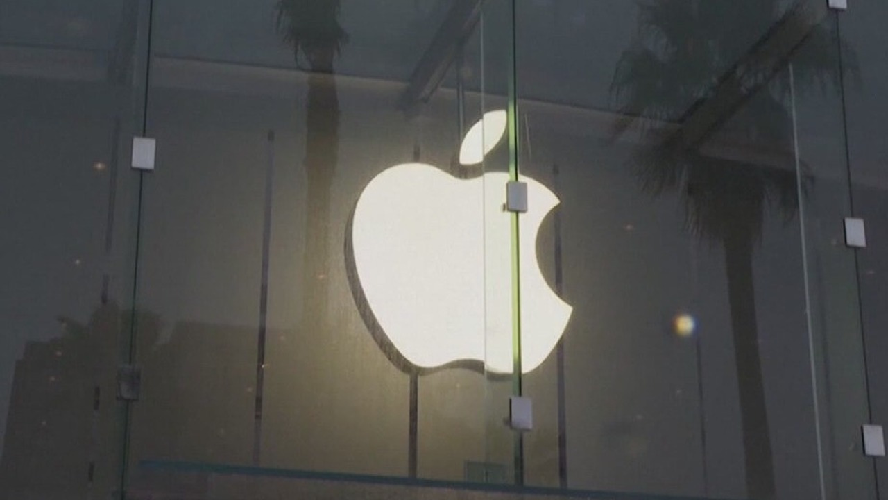 Apple fixing glitch that replaces 'racist' with 'Trump'