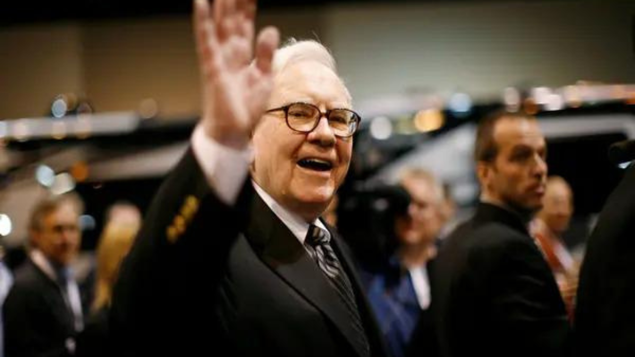 Is Warren Buffett running from equities? Here's his 18-word bombshell ...