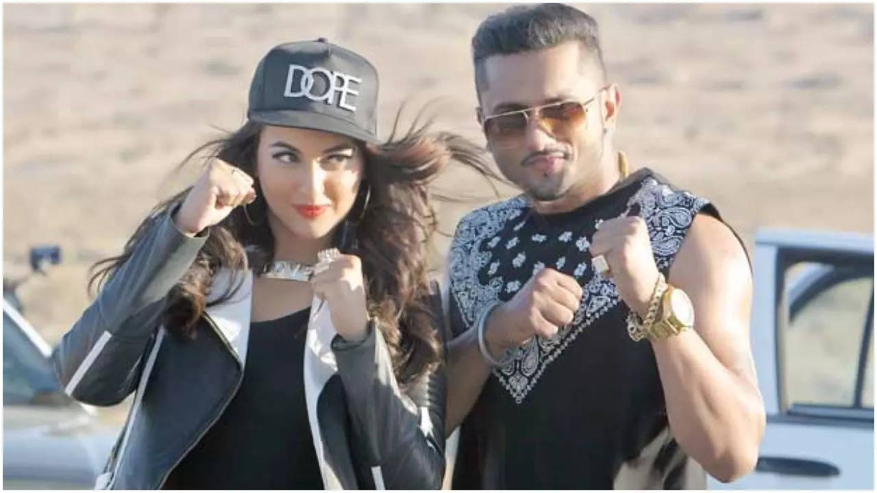 Honey Singh gives a shout out to Sonakshi Sinha at concert: 'Despite ...