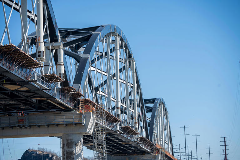 Portal North Bridge's final arch put into place as construction continues