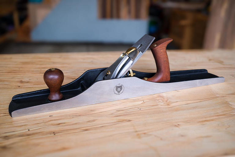 Our Favorite Hand Plane Outperforms the Competition