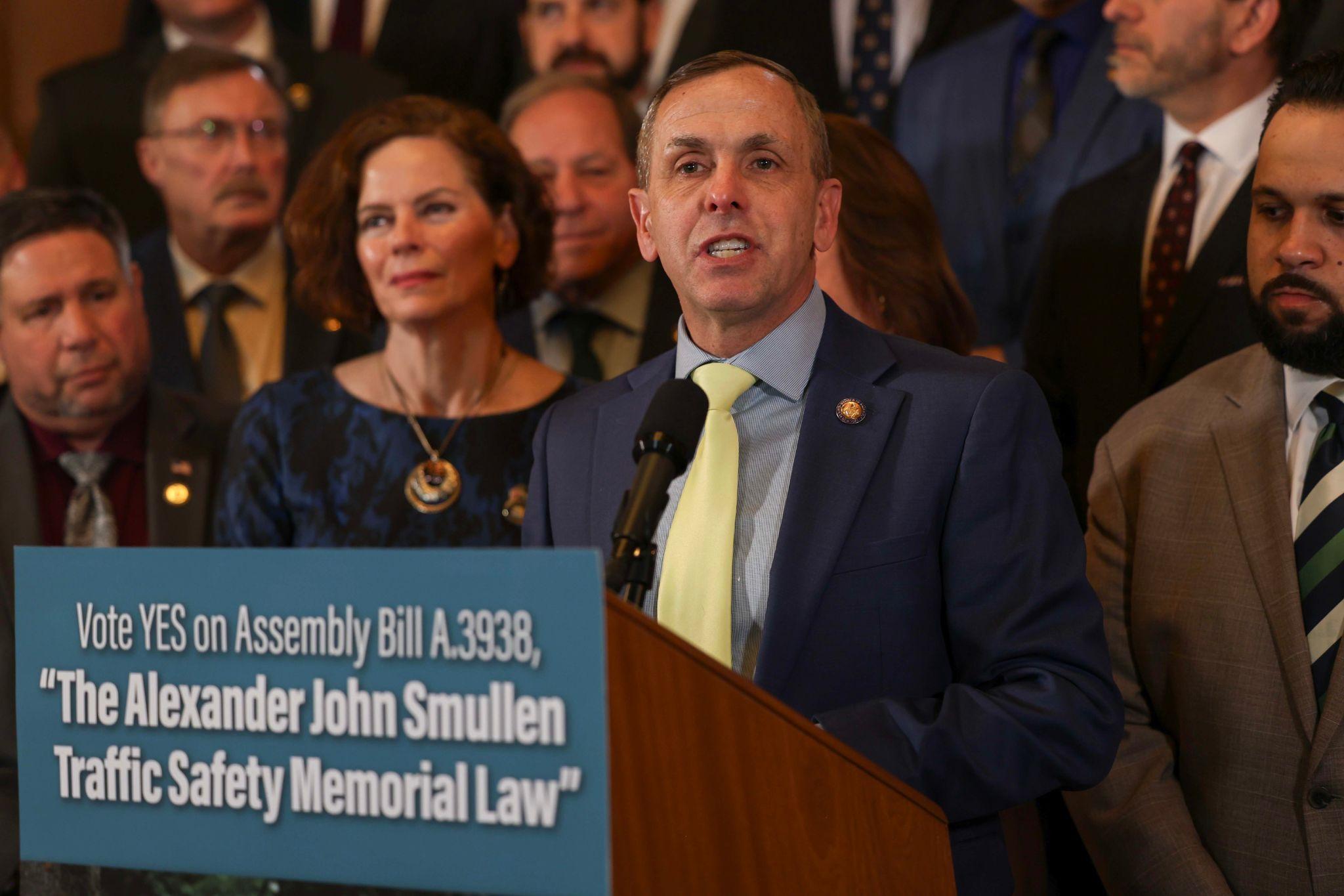 Assemblyman Robert Smullen introduces bill for traffic safety memorial ...