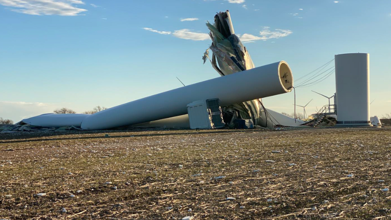 Wind turbine collapses in Oklahoma