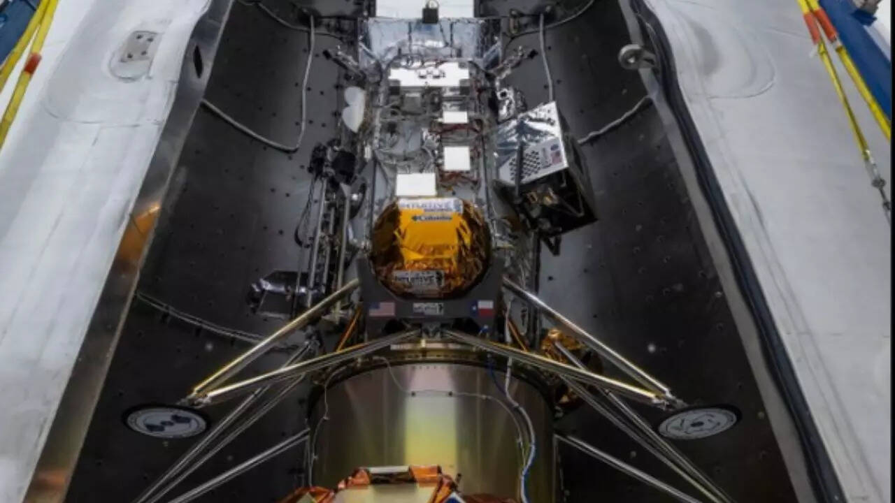 SpaceX Lunar Lander launch today: Here’s how to watch the rocket launch ...