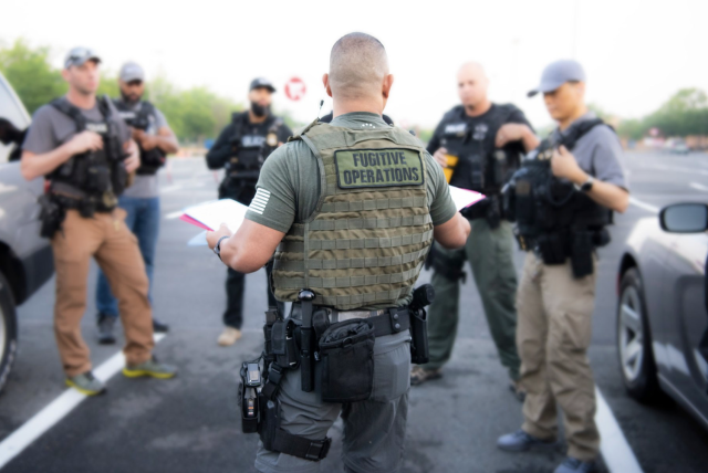 Este es el impactante plan de ICE para detener a más migrantes en ...