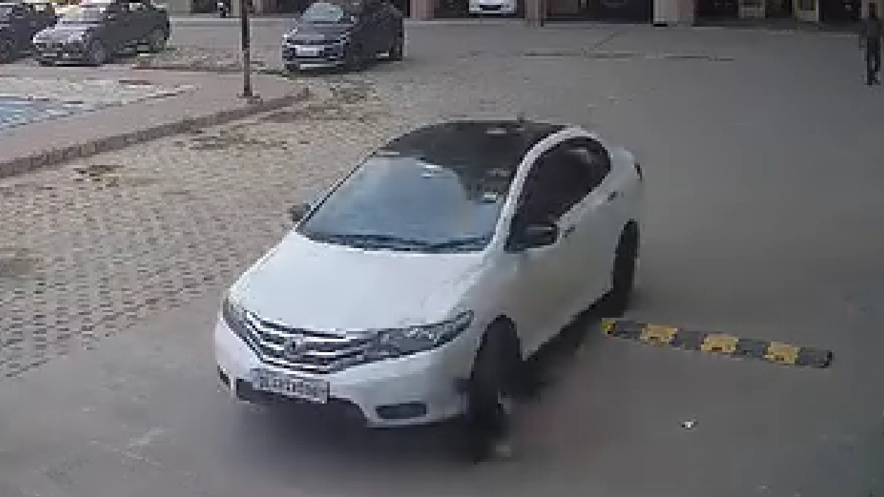 Video: Car runs over child playing in Ghaziabad society, woman driver ...