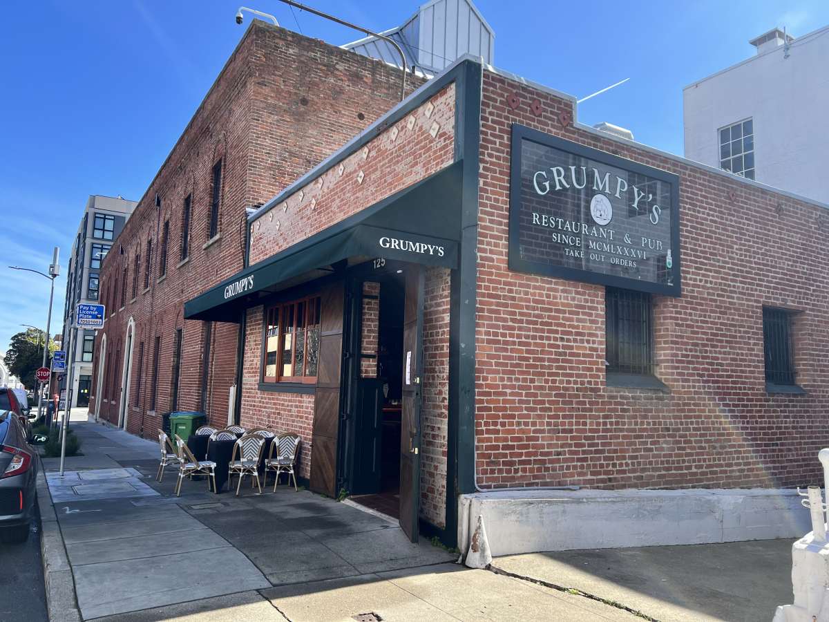 Grumpy's Restaurant & Bar