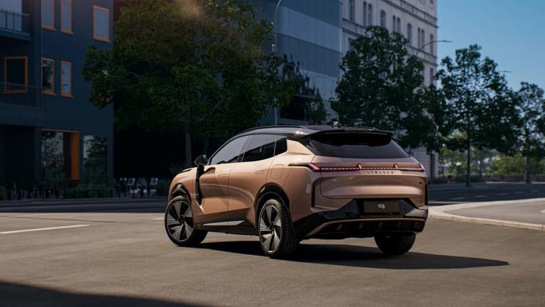 The Lynk & Co 08 Plug-In Hybrid Gets 124 Miles Of Electric Range