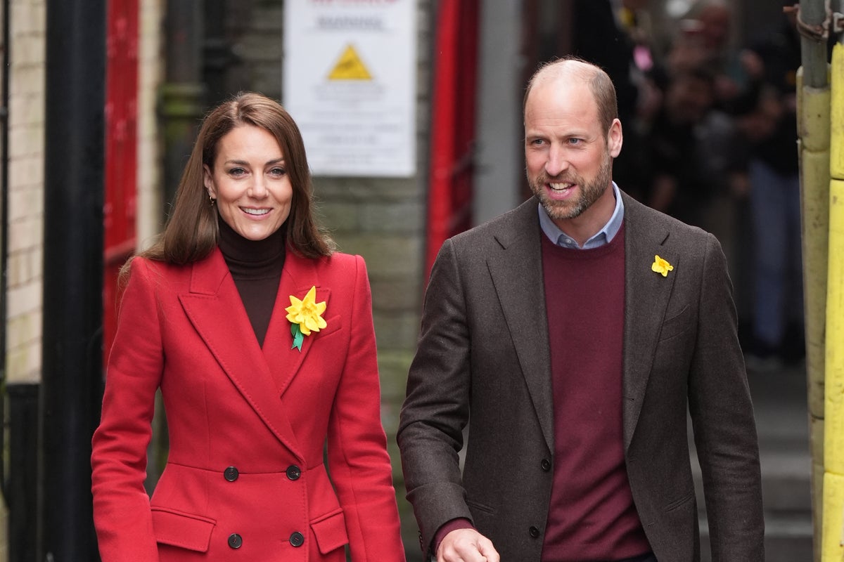 Kate Middleton and Prince William meet with victims of flooding in ...