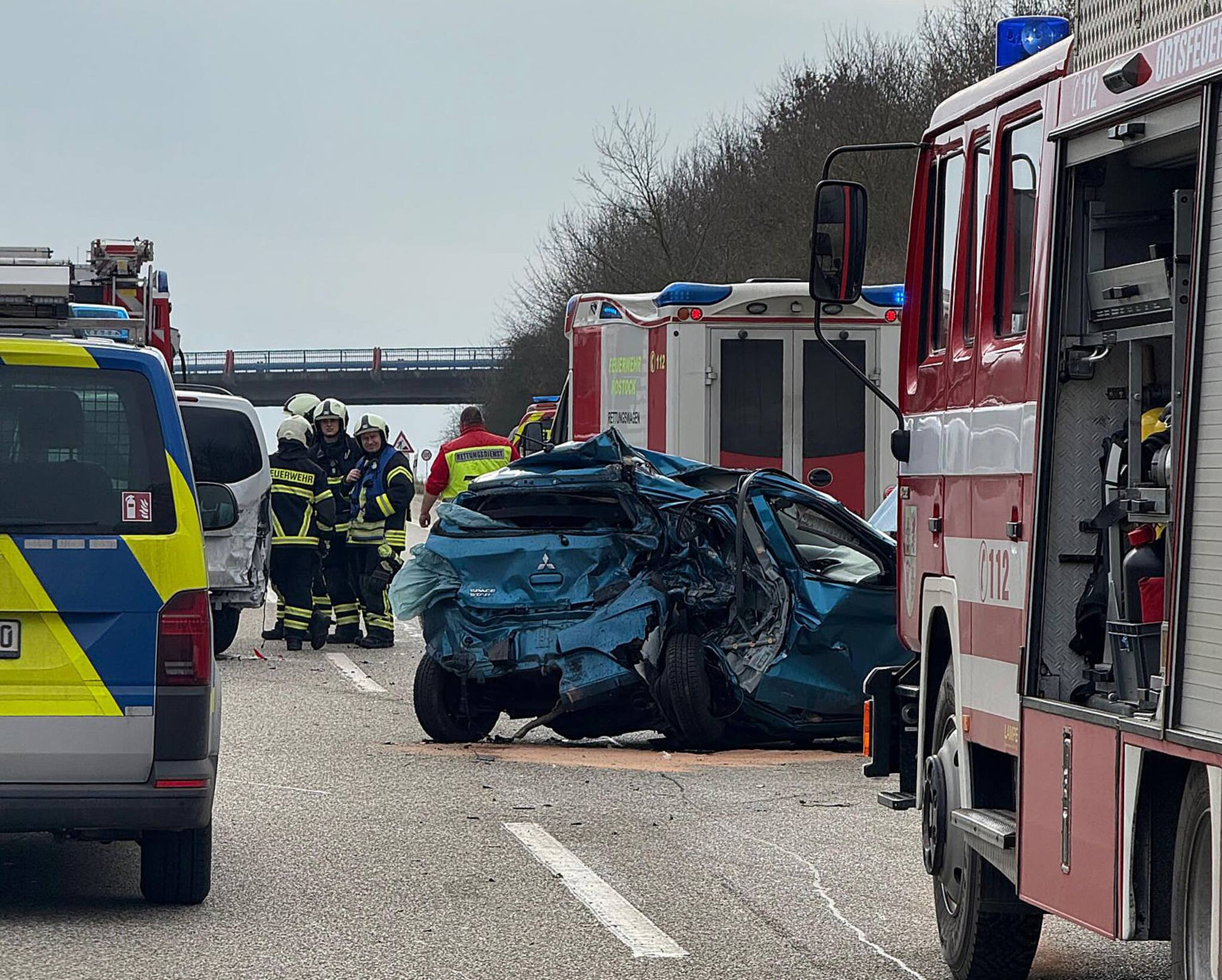 Schwerer Unfall mit drei Autos im Landkreis Rostock – zwei Fahrer ...