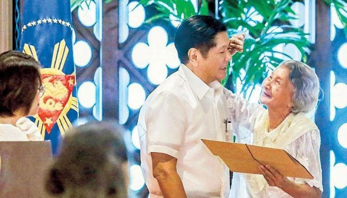 Marcos leads inaugural payout under Expanded Centenarians Act