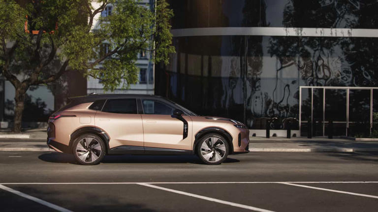 The Lynk & Co 08 Plug-In Hybrid Gets 124 Miles Of Electric Range