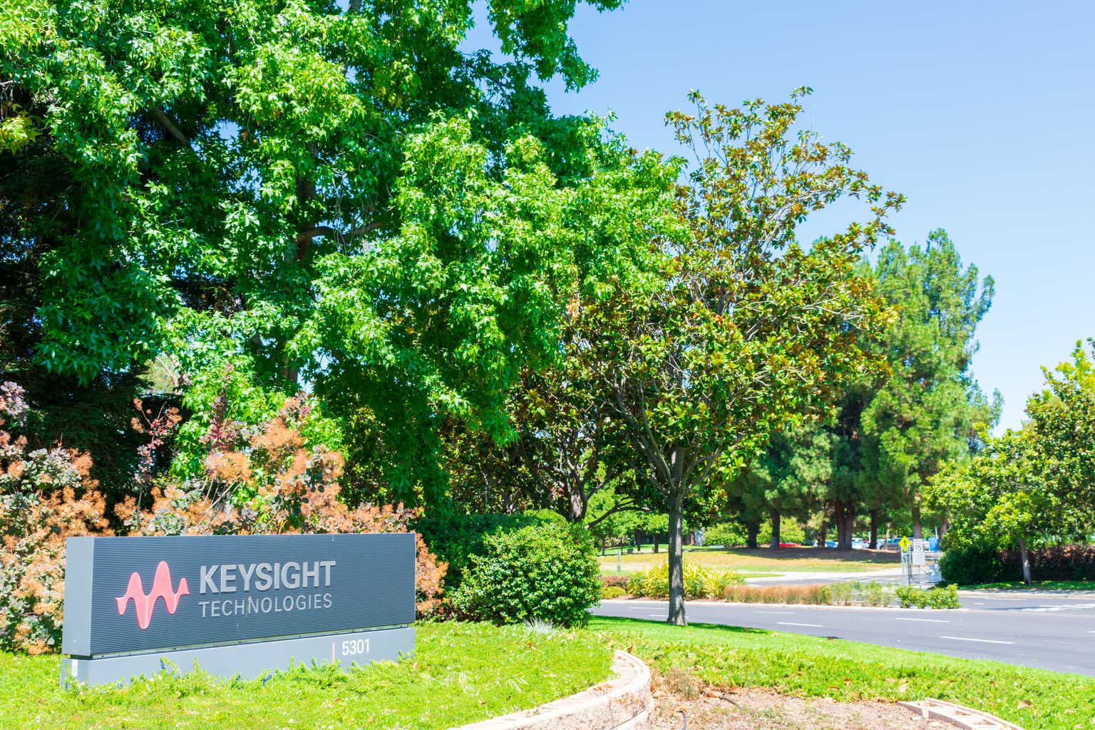 Keysight rises as it says it aided AMD in testing server CPUs