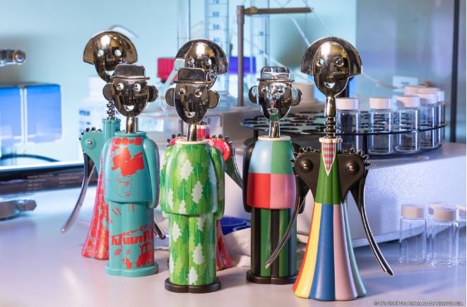 Gli iconici cavatappi Alessi diventano ecosostenibili: il nuovo ...