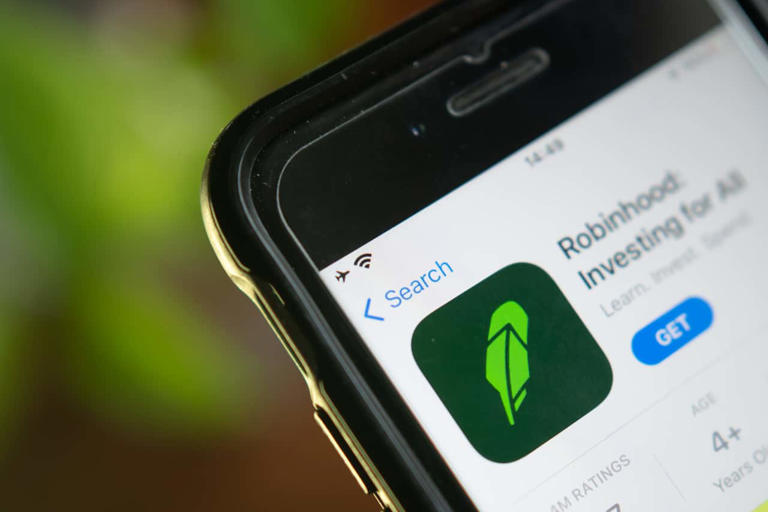 Online Financial Advice for $250 a Year? Robinhood Launches a Low-Cost ...